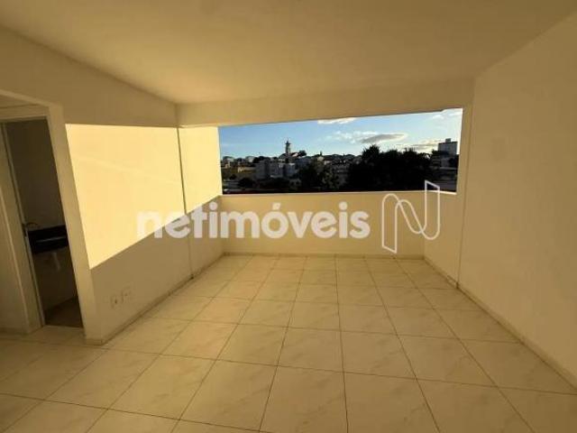 Excelente apartamento de 02 quartos com suíte em ótima localização