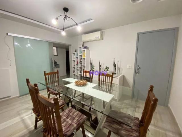 Excelente apartamento de 03 quartos, vaga de garagem e com 197 m2, na primeira quadra de Icaraí