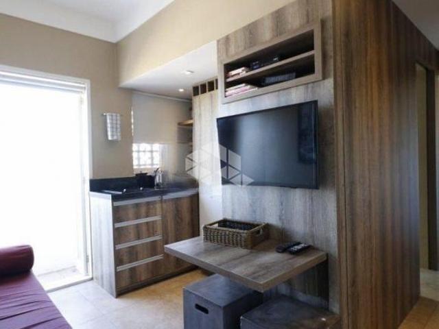 Excelente Apartamento de 1 dormitório de frente em andar alto, com linda vista, totalmente reformado