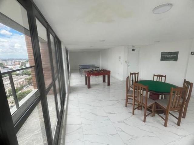 Excelente apartamento de 1 quarto no Portão. 1 vag
