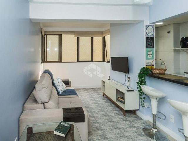 Excelente apartamento de 2 dormitórios com vaga escriturada na Cidade Baixa