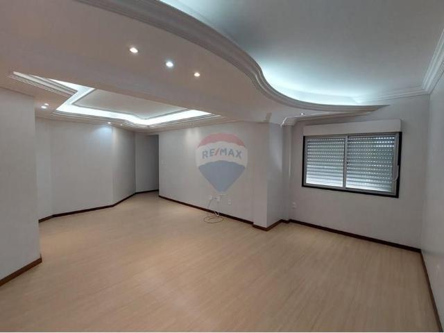 Excelente Apartamento de 2 Dormitórios na Rua Morom