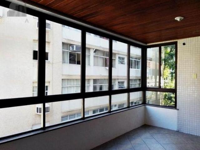 Excelente apartamento de 2 dormitórios, no bairro Moinhos de Vento, com 105 m² d