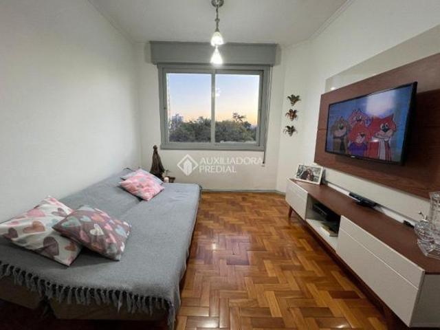Excelente apartamento de 2 quartos e 1 vaga à venda no Centro.