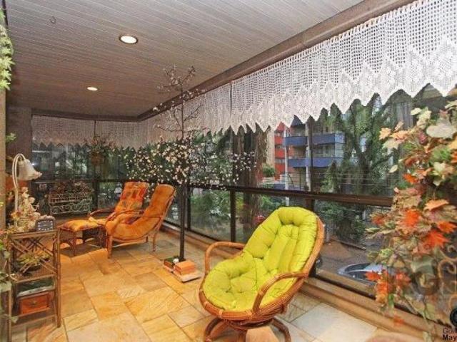 Excelente apartamento de 315m² com 3 dormitórios e 2 vagas