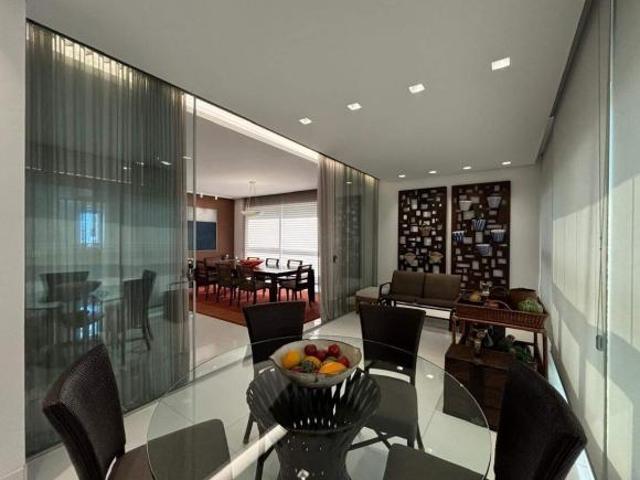 Excelente apartamento de 4 quartos, sendo 4 suítes, com localização privilegiada próximo à Praça da