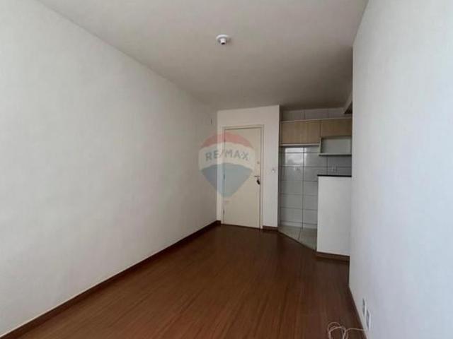 Excelente apartamento de dois quartos em condomínio com portaria 24h, próximo a mercados, restaurant