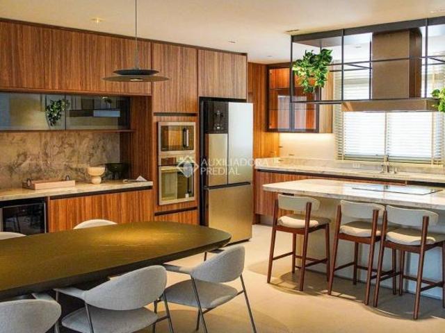 EXCELENTE APARTAMENTO DECORADO COM 3 SUÍTES COM 162 M2 PRIVATIVOS NO HUGO LANGE!