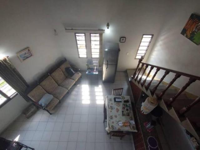 Excelente apartamento Duplex de 02 dormitórios, 01 banheiro social e 01 vaga de garagem. O imóvel es