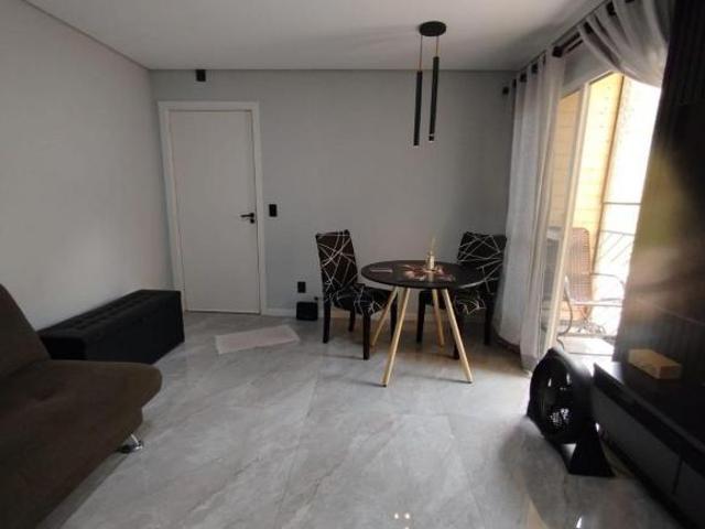 EXCELENTE APARTAMENTO EM CONDOMÍNIO FECHADO TOTALMENTE REFORMADO