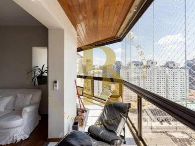 Excelente apartamento em andar alto, localizado na Vila Olímpia