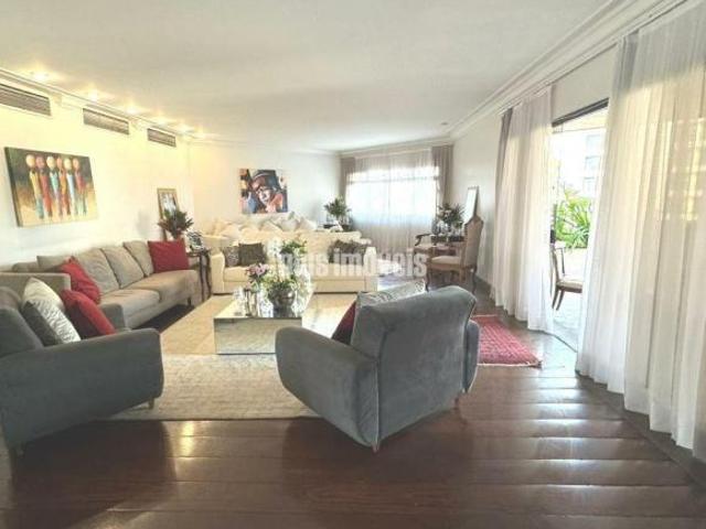 Excelente apartamento em Moema Pássaros, totalmente fora de rota