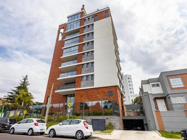 Excelente apartamento em privilegiada localização no Juvevê