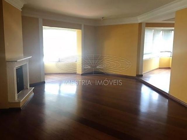 Excelente apartamento em rua arborizada no Campo Belo