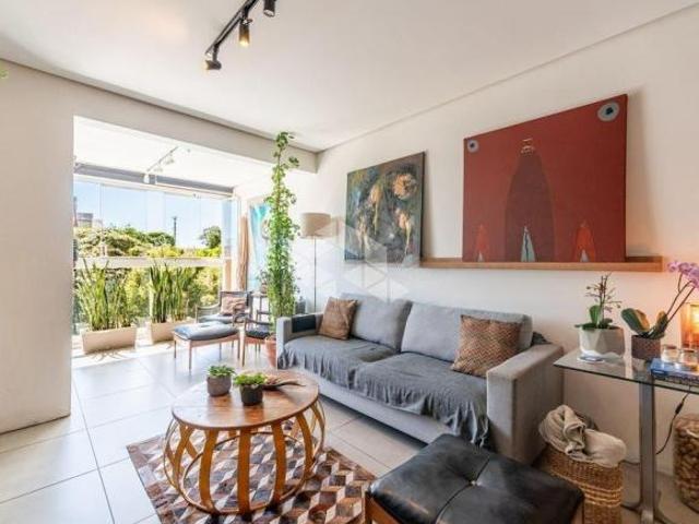 Excelente Apartamento, Novo 03 dormitórios, 02 suítes, com sacada, Tristeza!