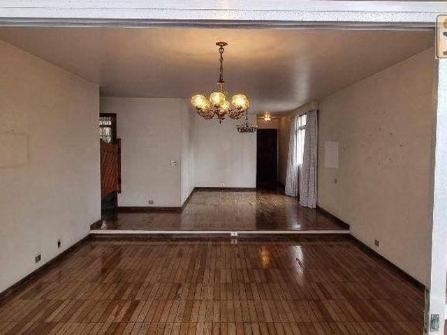 Excelente apartamento no Gonzaga junto à Avenida Ana Costa de frente com 3 dormitórios sendo 1 suíte