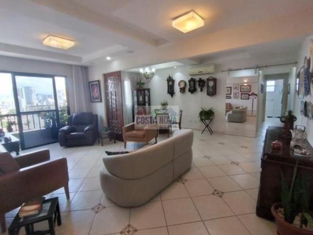 Excelente apartamento no Embaré com 2 salas, 2 dormitórios, suite, closet, dependência de empregados