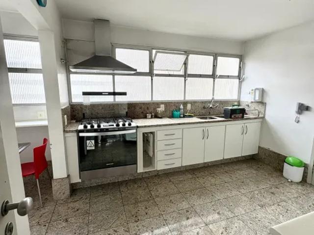 Excelente apartamento no melhor ponto da Rua Oscar Freire