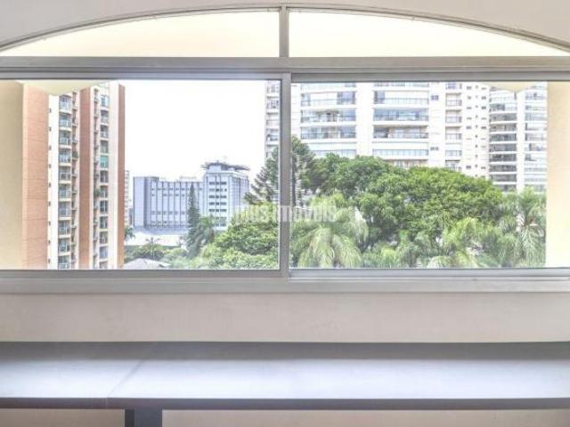 Excelente apartamento na Bela Vista! Ensolarado! Amplo! 2 vagas!