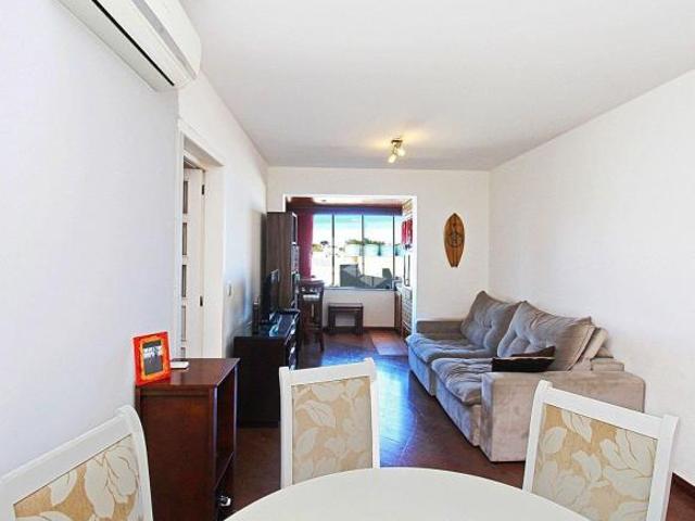 Excelente apartamento na Rua Dr.Murtinho, a poucos metros da Av.Protásio Alves