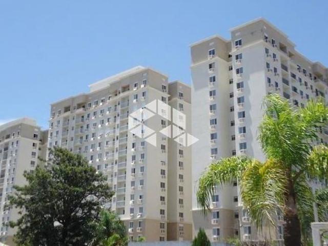 Excelente apartamento semi mobiliado de 02 dormitórios com 63 m² privativos e vaga coberta no bairro