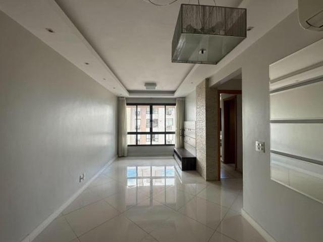 Excelente Apartamento semi mobiliado de 2 dormitórios, sendo 1 suíte, desocupado, 67m² de área priva
