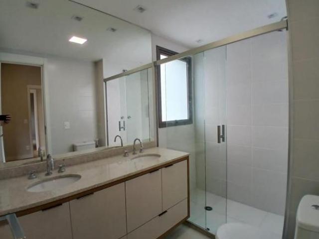 Espetacular apartamento para venda e locação em Vila Gumercindo com 3 quartos, sendo 3 suítes, 133m²