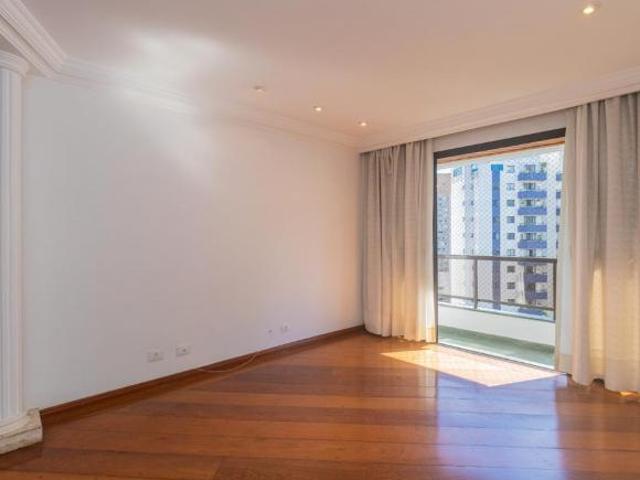 Versátil apartamento para venda em Vila Andrade com 3 quartos, sendo 1 suíte, 119m²