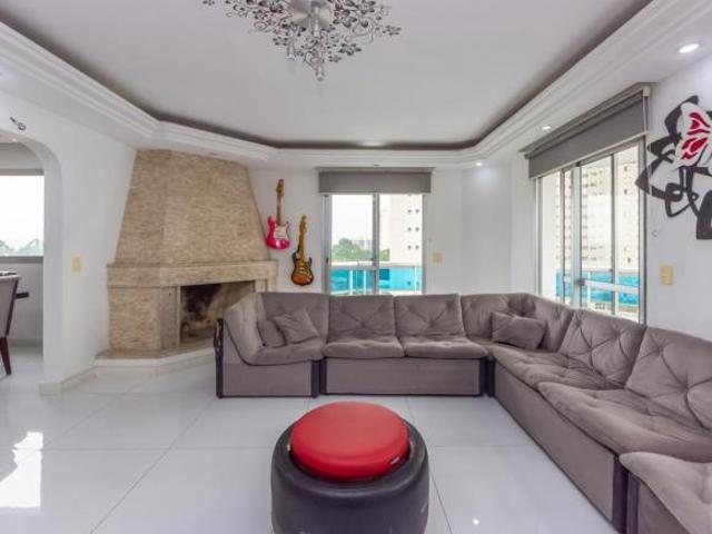 Funcional apartamento para venda em Vila Suzana com 4 quartos, sendo 2 suítes, 199m²