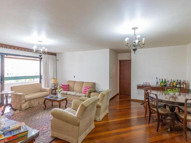 Imperdível apartamento para venda em Vila Uberabinha com 4 quartos, sendo 1 suíte, 146m²
