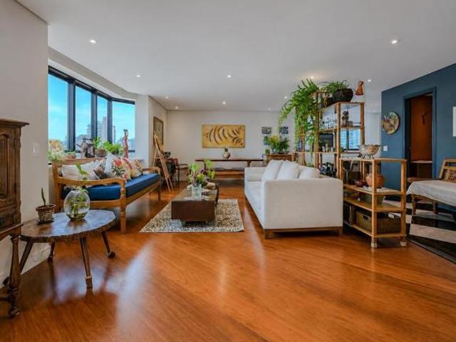 Elegante apartamento para venda em Aclimação com 3 quartos, sendo 3 suítes, 236m²