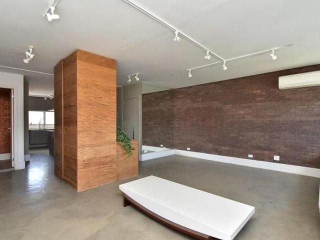 Versátil apartamento para venda em Itaim Bibi com 3 quartos, sendo 2 suítes, 131m²