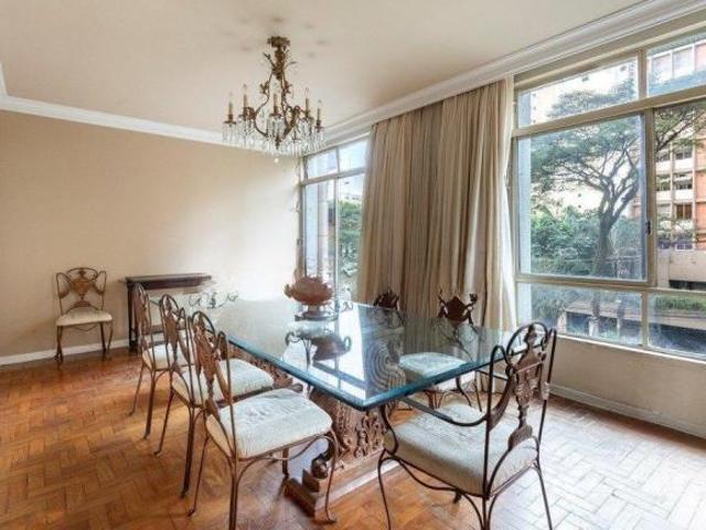 Elegante apartamento para venda em Jardim Paulista com 4 quartos, sendo 1 suíte, 310m²