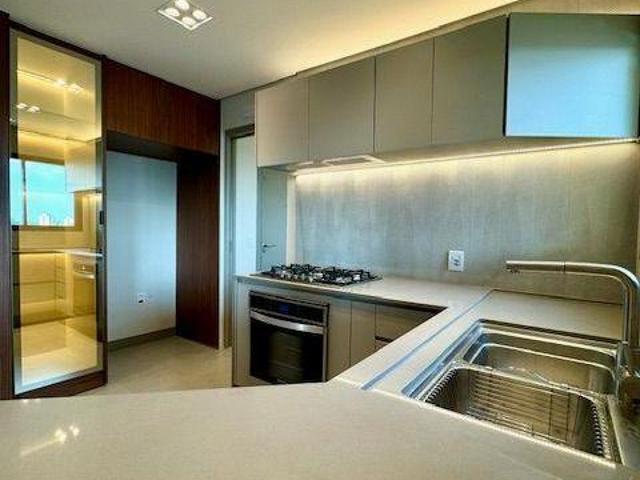 Funcional apartamento para venda em Parque São Domingos com 3 quartos, sendo 1 suíte, 174m² robert