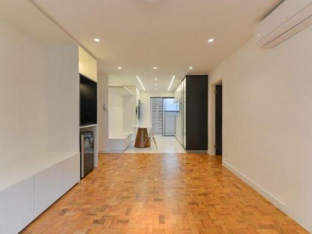 Agradável apartamento para venda em Pinheiros com 2 quartos, sendo 1 suíte, 135m²