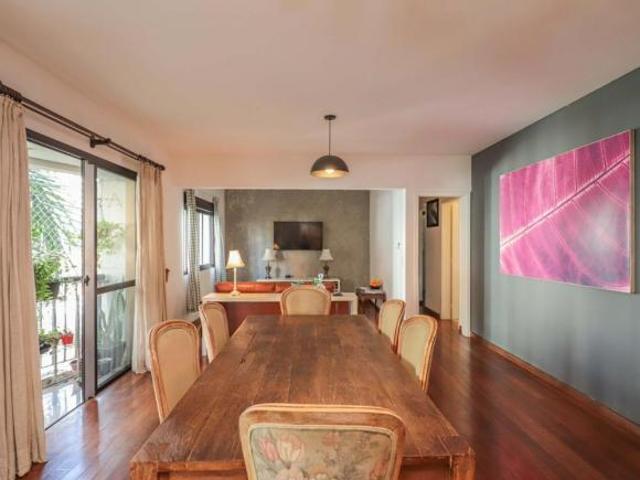 Funcional apartamento para venda em Pompeia com 3 quartos, sendo 3 suítes, 146m²