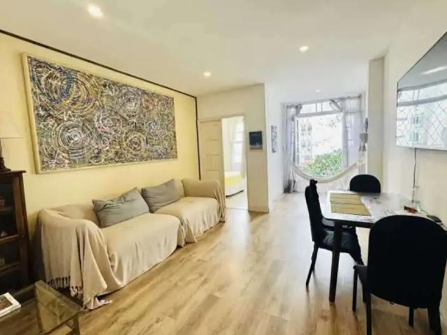 Excelente apartamento para alugar próximo ao Forte de Copacabana 3 quartos mobiliado