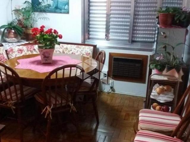 Excelente apartamento próximo à praça das Nações Unidas e ao Petrópolis Tênis Club