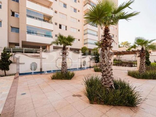 Excelente apartamento reformado com 3 quartos, 2 vagas e depósito em Interlagos
