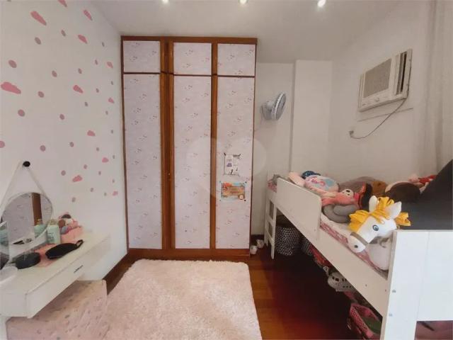 Excelente apartamento reformado, pronto para morar – com varanda e vaga na escritura!