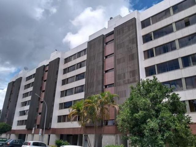 Excelente apartamento reformado, vazado, 3 quartos SQN 210