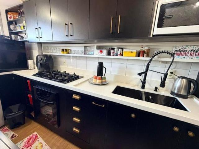Excelente apartamento REFORMADO, 2 quartos na QNN 27