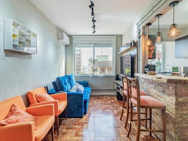 Excelente apartamento totalmente reformado 2 dormitórios na Tristeza