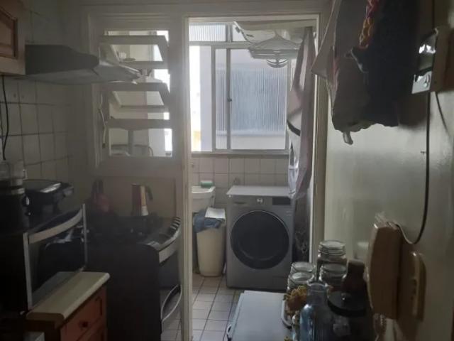 Excelente apartamento totalmente reformado no 5º andar, oferecendo uma vista panorâmica incrível! O