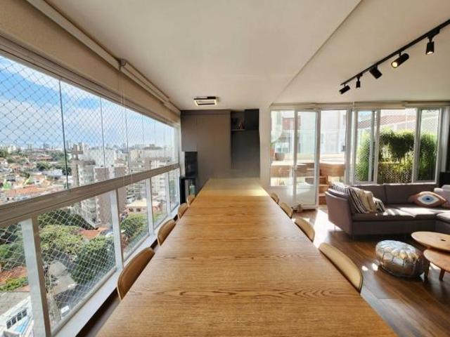 Confortável apartamento tipo para venda com 3 quartos, sendo 1 suíte, 145m²