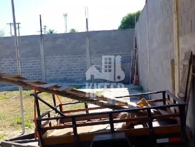 Excelente área comercial c/ 720 metros, murado e o/ estrutura p/ cobrir, ótimo para depósito