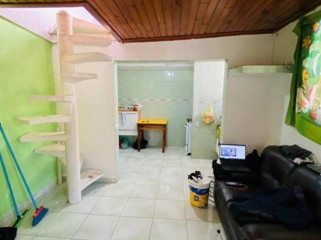 Excelente bangalo duplo com um dormitorio na parte superio e com vaga de garagem