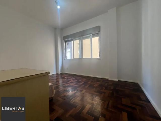 Excelente e amplo apartamento 3 dormitórios no centro muita luz e o melhor da vida urbana!