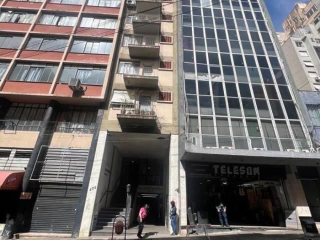 EXCELENTE E AMPLO APARTAMENTO 3 DORMITÓRIOS NO CENTRO MUITA LUZ E O MELHOR DA