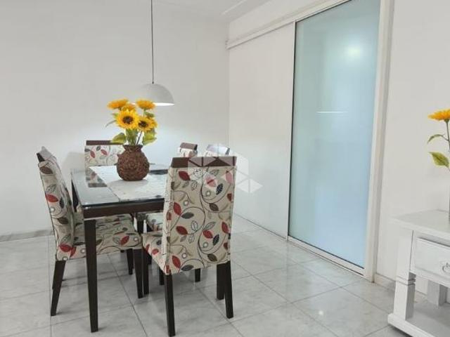 Excelente e amplo Apartamento de 3 dormitórios com suíte, living com 3 ambientes
